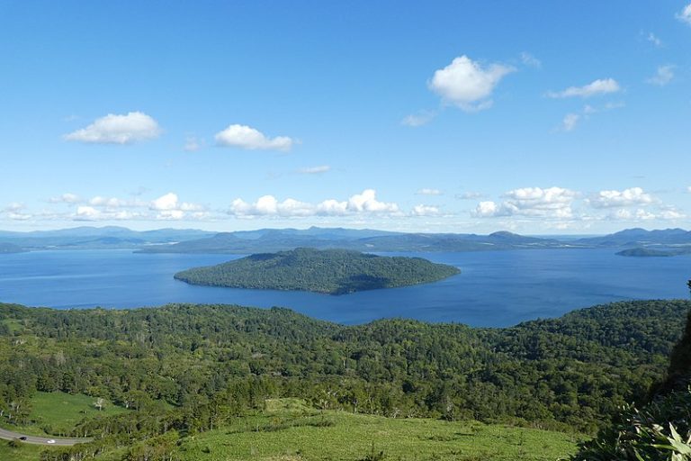 クッシー(屈斜路湖のUMA)の正体！実在は嘘？目撃場所や写真と動画もまとめ | WONDIA