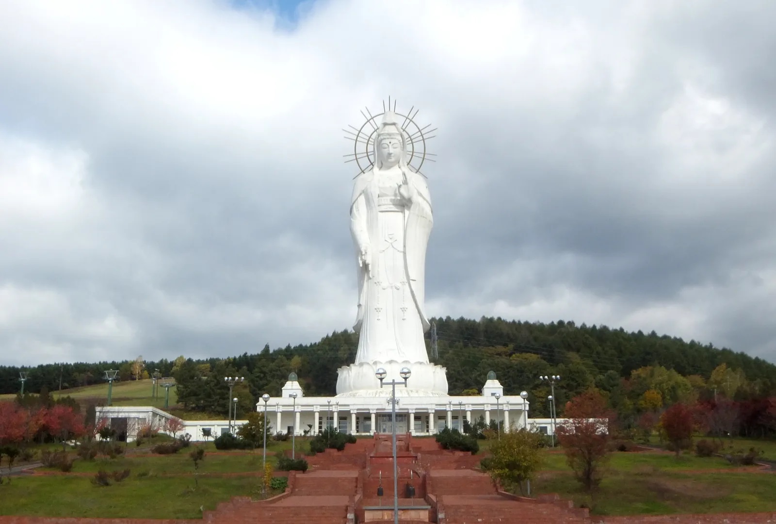 日本のバブル遺産一覧35選！ホテルやマンション・ハコモノをランキングで紹介 | WONDIA